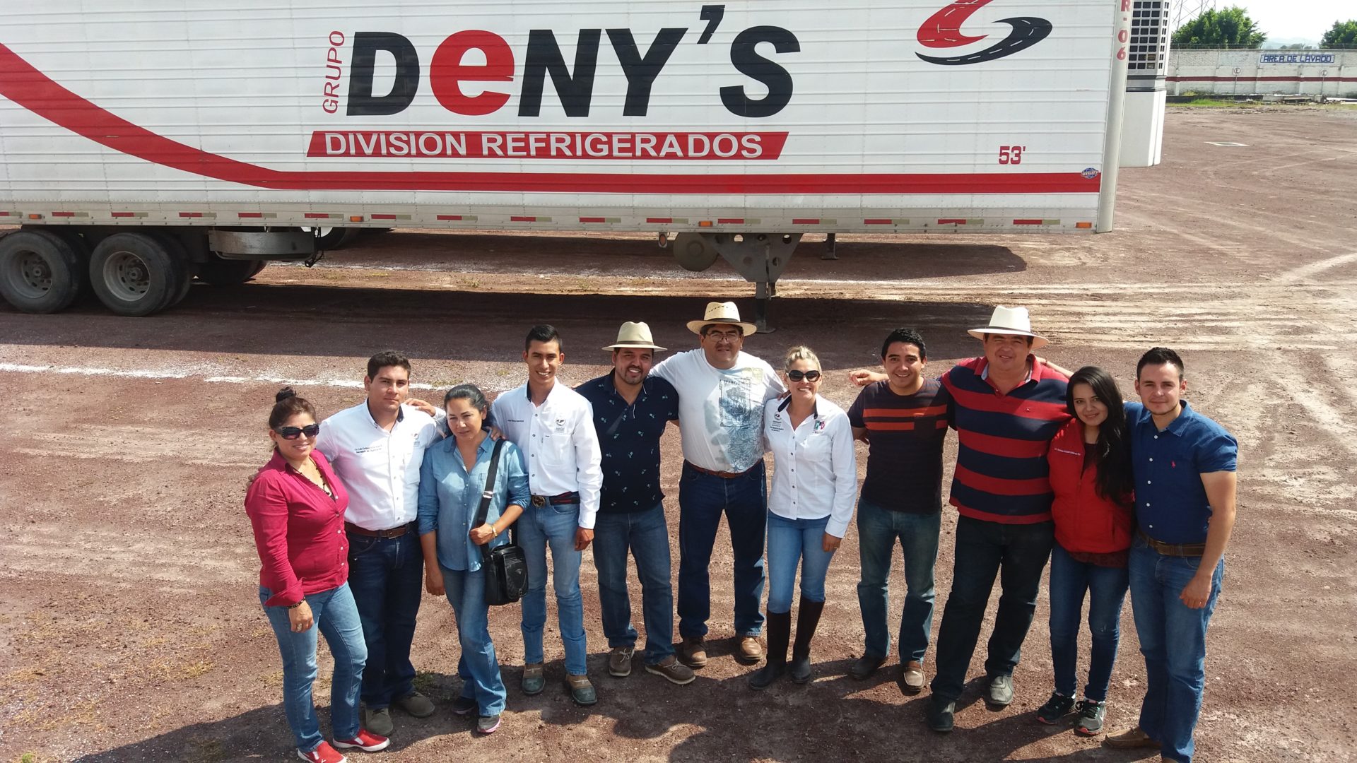 CUMPLE GRUPO DENY´S PRIMER ANIVERSARIO - El Salmantino